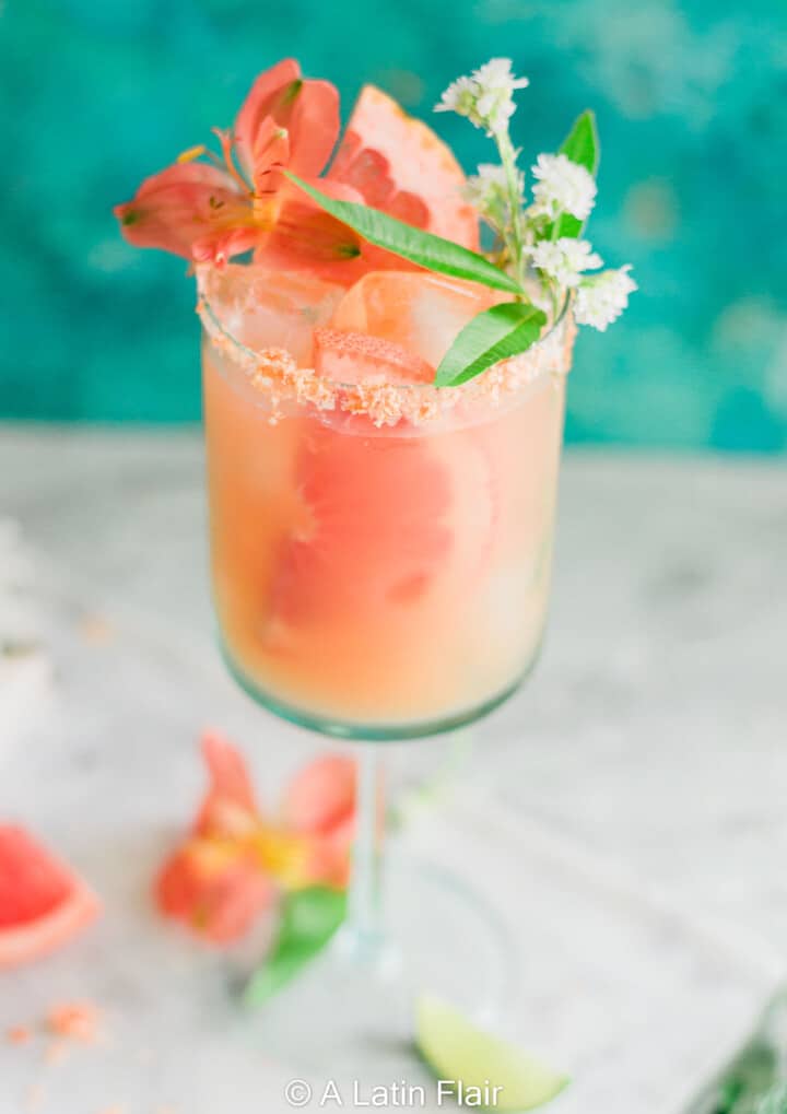 Mexican Paloma: The Best Grapefruit and Tequila Cocktail | A Latin Flair
