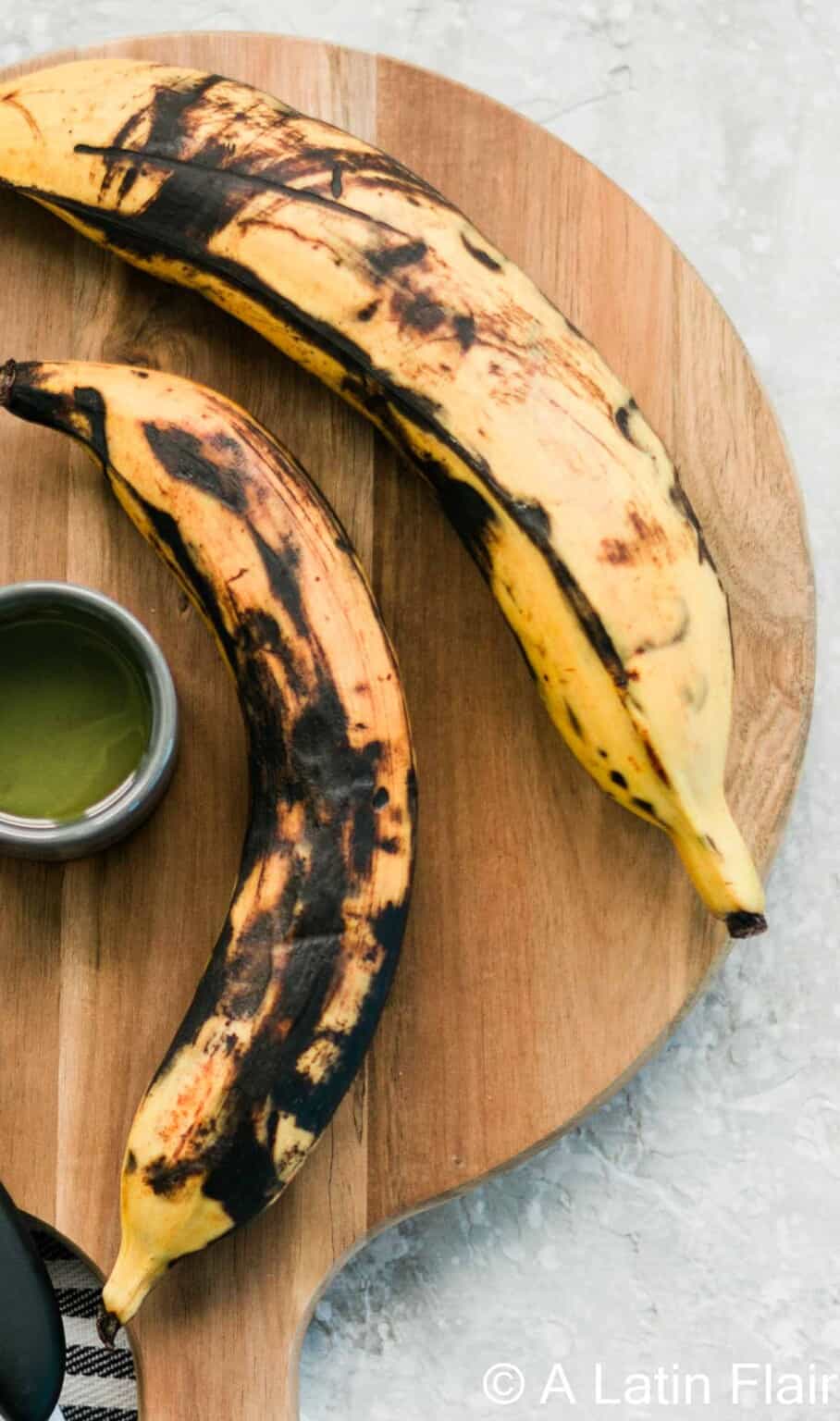 Easy Fried Sweet Plantains (Plátanos Maduros Fritos) | A Latin Flair